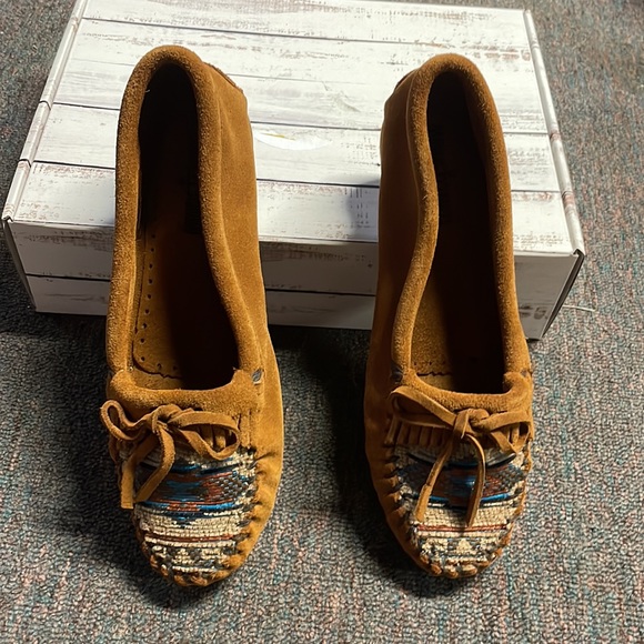 Minnetonka | Shoes | Minnetonka Brown Suede Mocs Size 8 Aztec Design ...